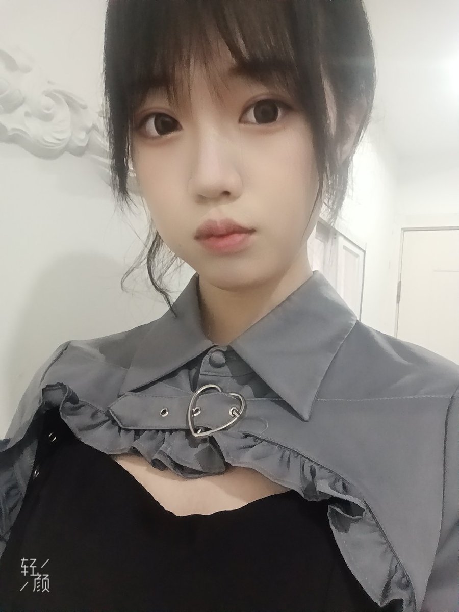 一直找不到家的小兔子 On Twitter 草tm的,厦门今天好热,穿一件衣服滋滋冒汗,热死了。