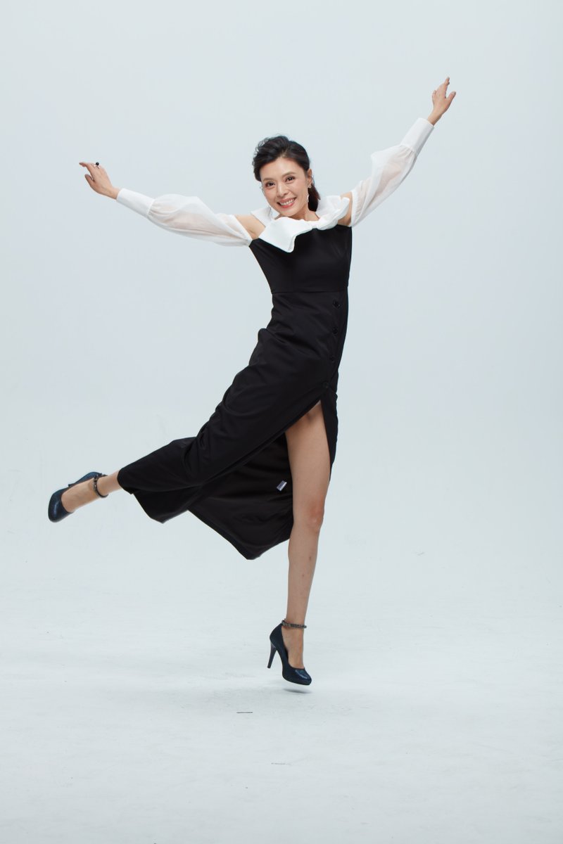 星图大海 on Twitter: "棚拍写真区3 794 钱哆多多造型棚拍写真2，（843p），小兵张嘎里面的特派员刘燕，特别喜欢穿开衩到大腿根部的裙子呢~自购链接：https://6fak ...