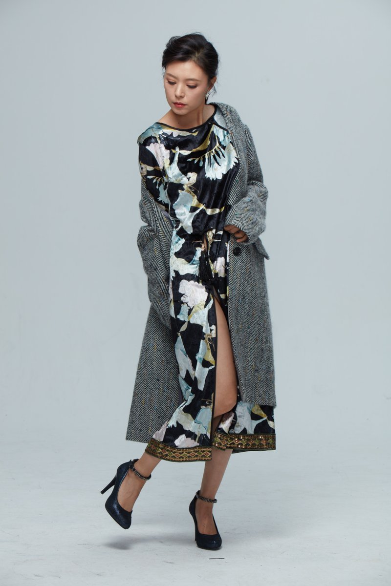 星图大海 on Twitter: "棚拍写真区3 794 钱哆多多造型棚拍写真2，（843p），小兵张嘎里面的特派员刘燕，特别喜欢穿开衩到大腿根部的裙子呢~自购链接：https://6fak ...