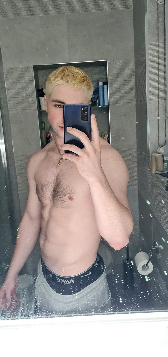 Hot Dudes Good Mood 🇺🇦 on Twitter: "RT @AltAccountIg1: new year's resolution is to finally clean ...