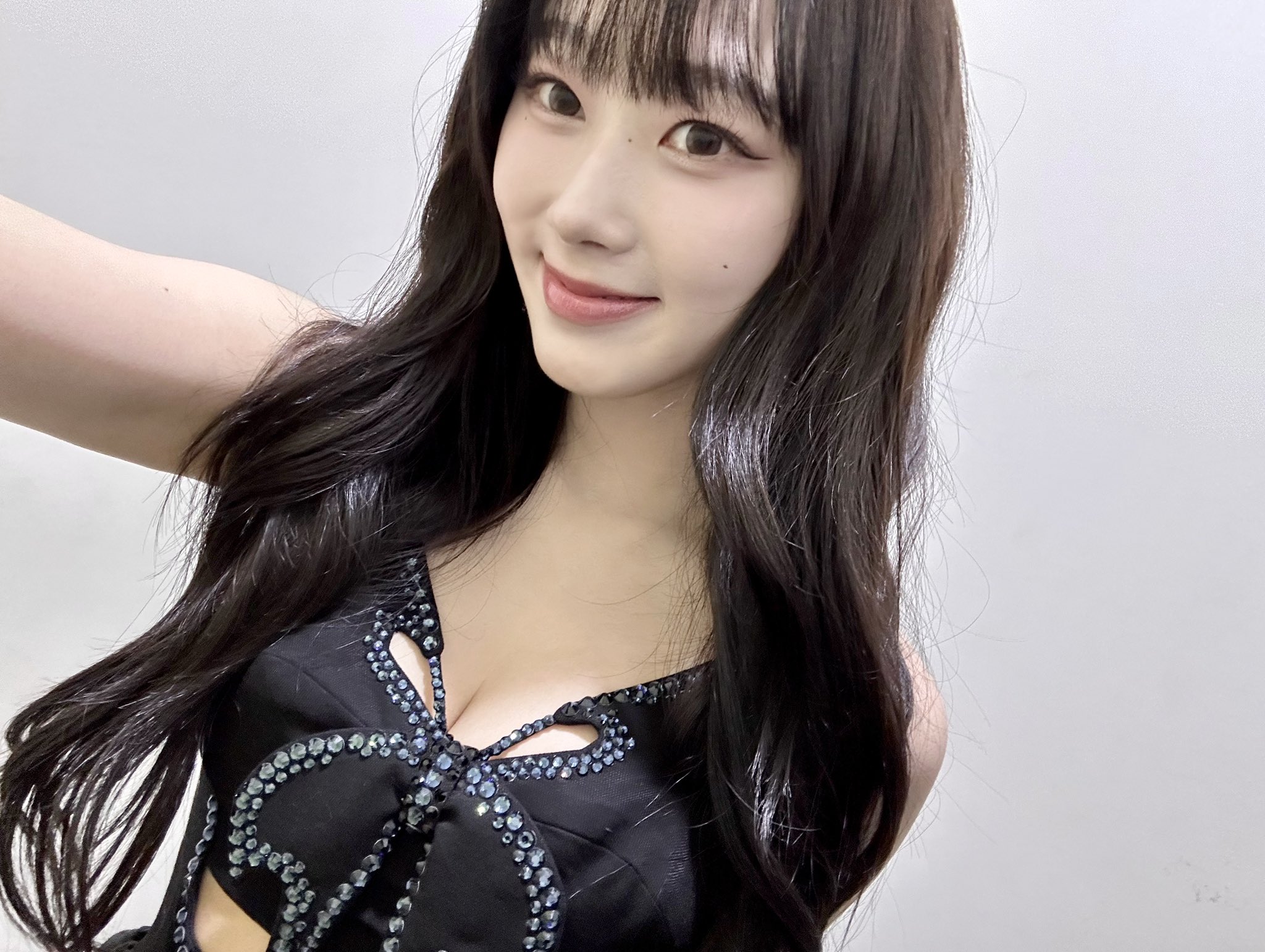 َ on Twitter: "[230102] 1:03PM KST: 🌙 - +2 📸 - hi - happy new year 🌅 (in 🇯🇵) https://t.co ...