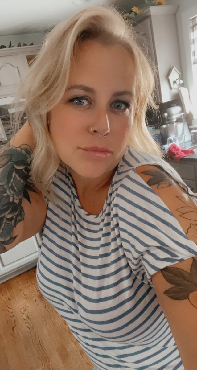 Vixcin On Twitter Pretty Hot For Still Having My Clothes On Milfmonday