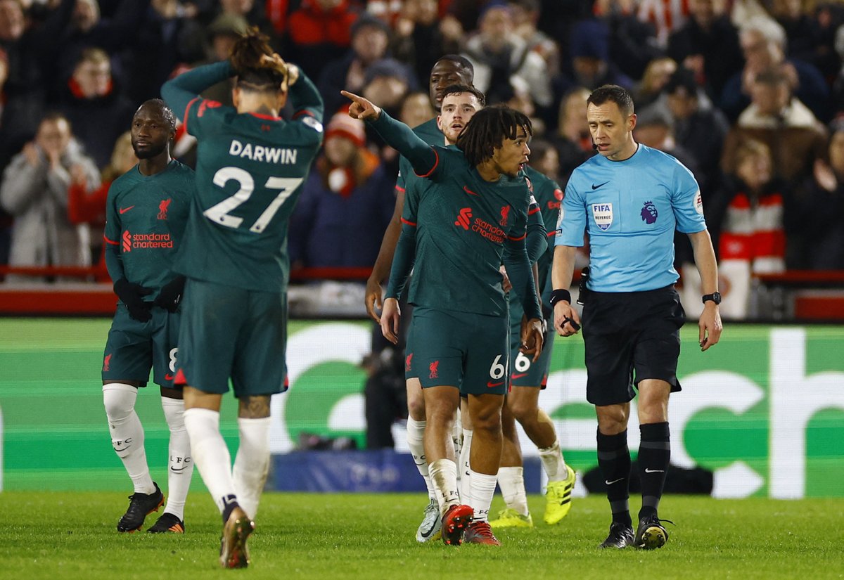 Relevo On Twitter Mood 😅 Los Jugadores Del Liverpool Pidieron Falta