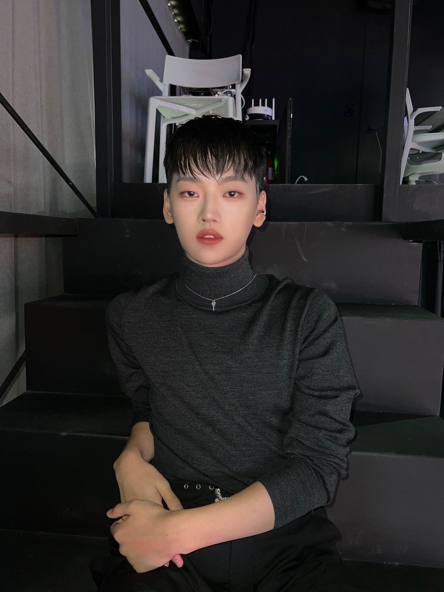 WEi • EN ESPAÑOL on Twitter: "230102 UNIVERSE FNS 🐥 시그 블랙 석콰🖤 맛있는 양상chu💋 미국 같던 음식점!! Trad ...