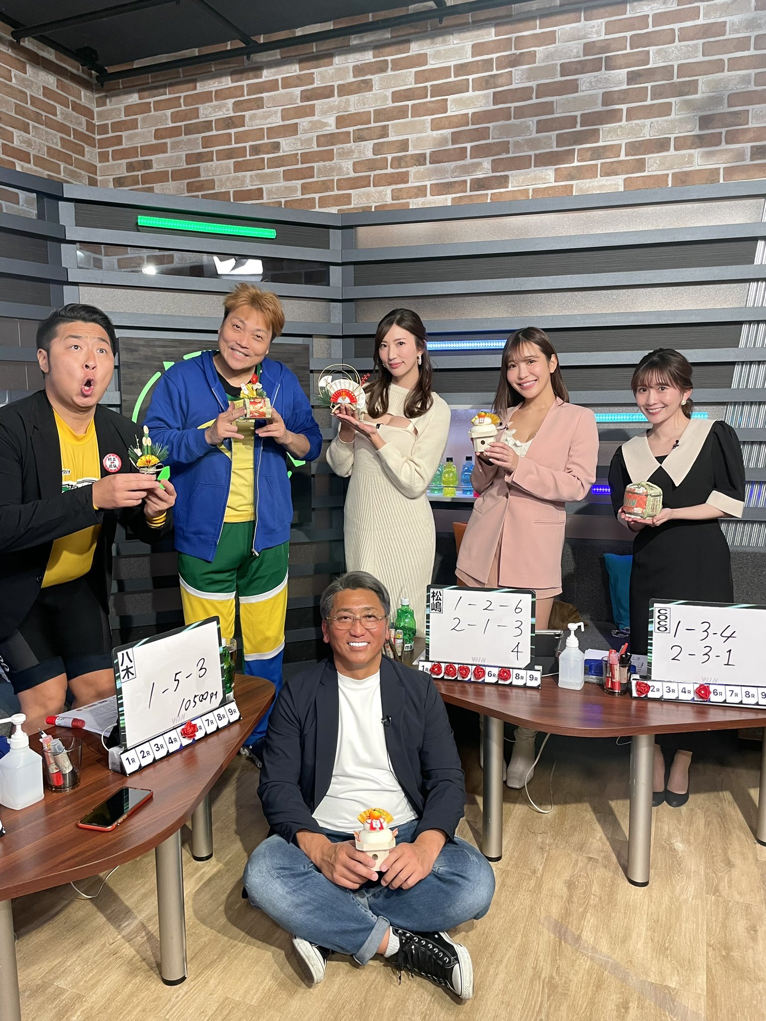 松嶋えいみ 1/29DVD発売イベント on Twitter: "仕事初めは #Abematv 『ミッドナイト競輪』でした🥰 今年も有難いことに競輪で始まりました🙌 9R中5R的中でしたが残金 ...