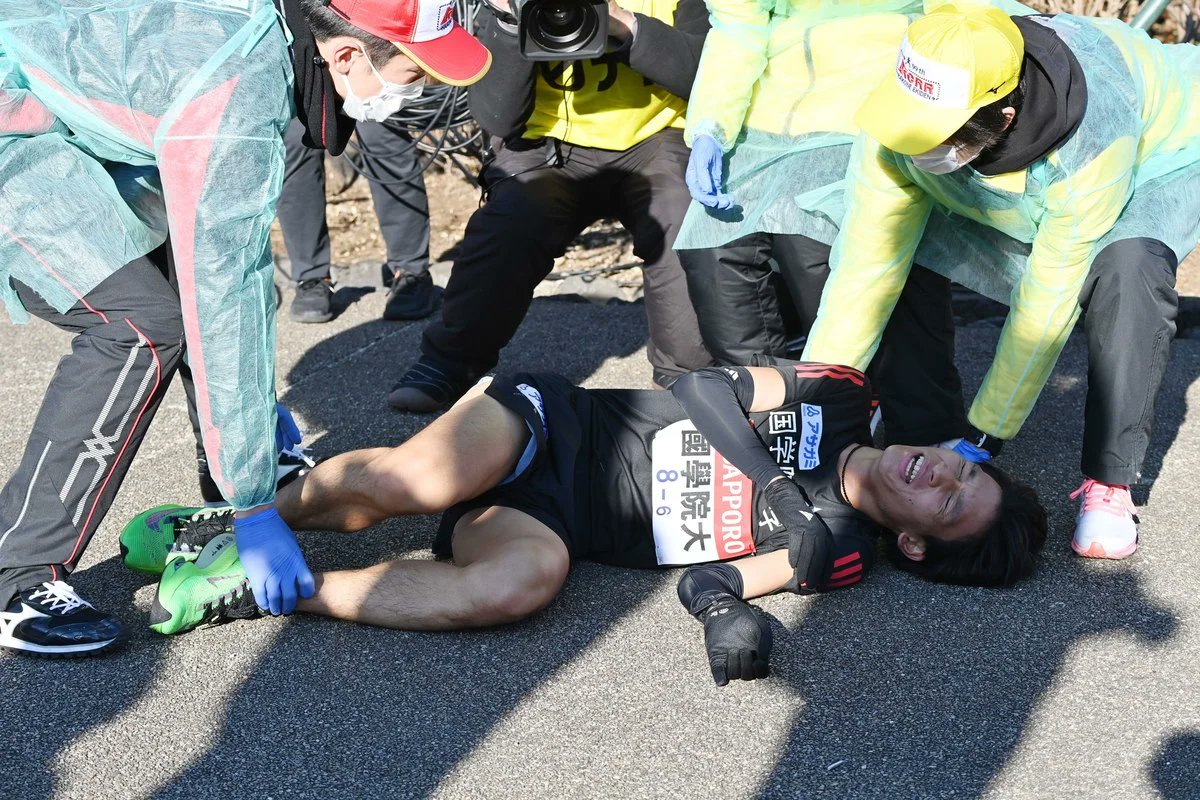 読売新聞写真部 on Twitter: "RT @YOL_hakone: 全てを出し切った4年生、託された1年生。たすきには全員の思いが宿る。 #箱根駅伝 #国学院大学 箱根駅伝の速報はこちら ...