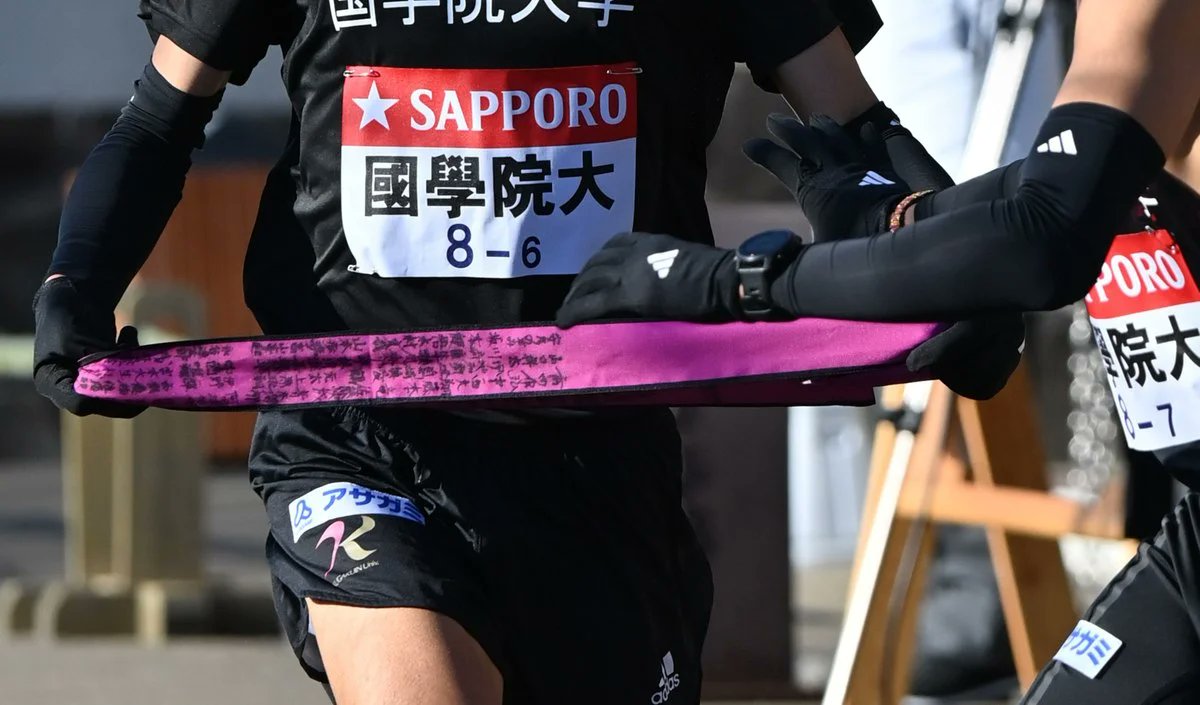 読売新聞写真部 on Twitter: "RT @YOL_hakone: 全てを出し切った4年生、託された1年生。たすきには全員の思いが宿る。 #箱根駅伝 #国学院大学 箱根駅伝の速報はこちら ...