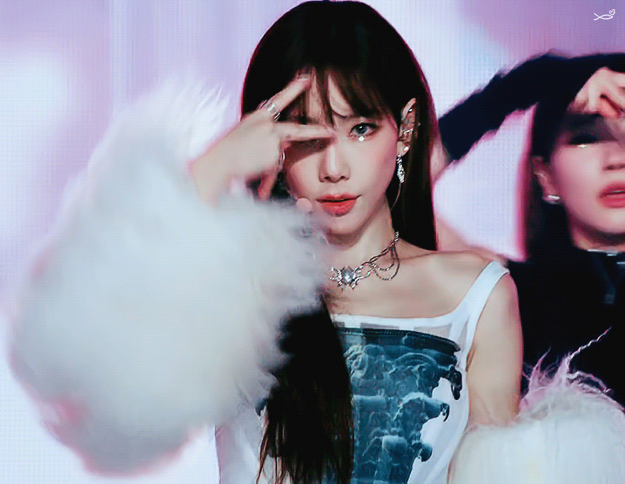 인스티즈(instiz) on Twitter: "중국인들이 성형할 정도로 열광한다는 엘프귀를 가진 태연 (링크에 더있어요👉) https://instiz.net/pt/7298951"