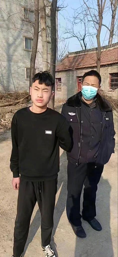 Chen ~ ̄  ̄👏👏 On Twitter 真正的坏人,隐藏的很深,怂恿傻子跳到前面,傻子被惩罚,坏人就开始抹眼泪,怂恿更多的傻子 这孩子的罪行入了档案,够他难受的,但他给其他傻子讲