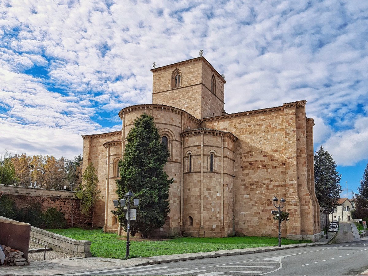 Románico en España on Twitter: "La Basílica de San Vicente de Ávila: ejemplo de cómo una cripta ...