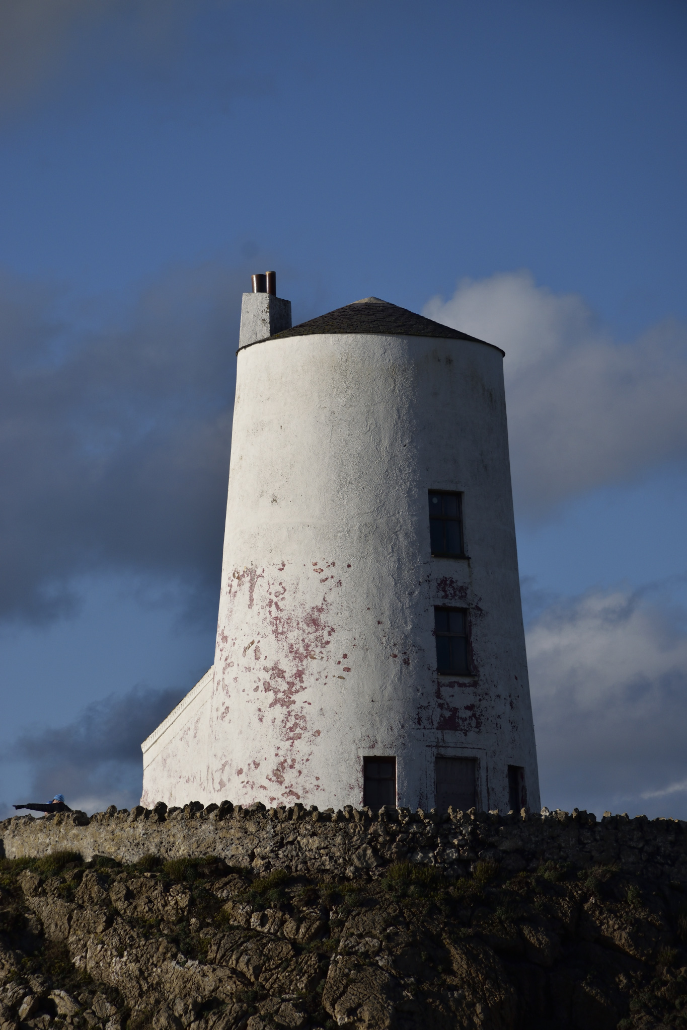 Anglesey History on Twitter: "In 2004 Tŵr Mawr on Ynys Llanddwyn was a location for the film ...