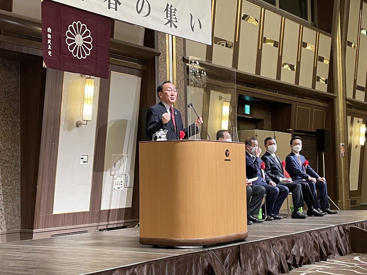 柿崎孝治 on Twitter: "津島淳自民党県連会長は取材対応 ! 来賓の挨拶は三村節では会場を盛り上げていましたが・・・・。 熟慮中 !! 三村知事は報道陣を交わして公務へと急ぎました ...