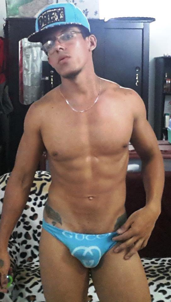 MachosBikinis on Twitter: "Uff morenito sabroso."