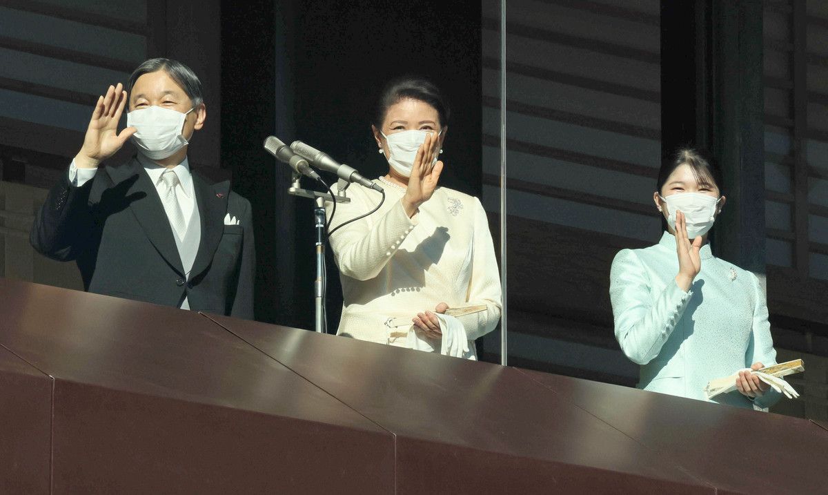 Prisma 😷 on Twitter: "January 2: Emperor Naruhito, Empress Masako and Princess Aiko attended ...