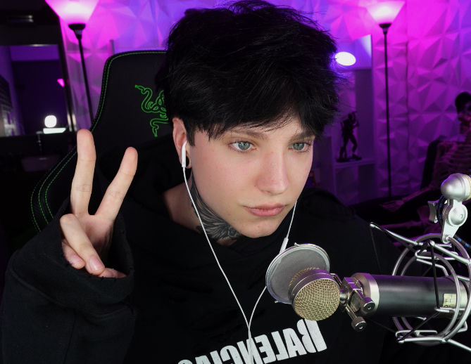 Cry on Twitter: "ENTRA https://twitch.tv/xcry"