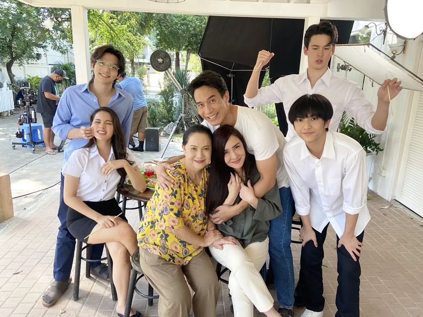 Leespace on Twitter: "พี่ลีแกล้งคิมมี่อีกแล้วค่า #lee_thanat #ลีฐานัฐพ์ #เจ้าหญิงนิทรา2022 Cr ...