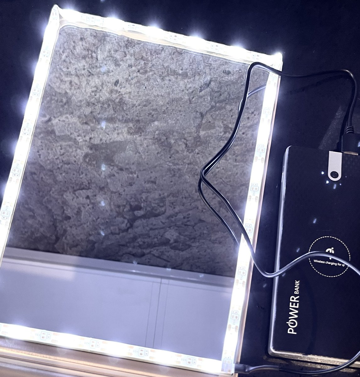 ダイソー『LEDテープライト』がSNSで話題に！インテリア、フィギュア、ミニチュアのライトアップにも | Jocee