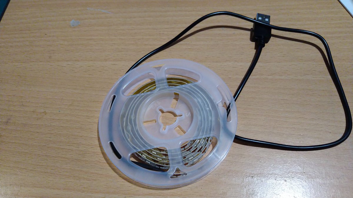 ダイソー『LEDテープライト』がSNSで話題に！インテリア、フィギュア、ミニチュアのライトアップにも | Jocee