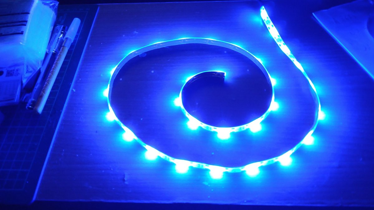 ダイソー『LEDテープライト』がSNSで話題に！インテリア、フィギュア、ミニチュアのライトアップにも | Jocee