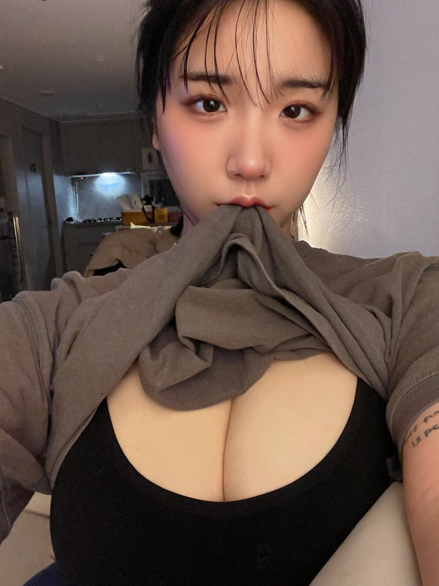 이치 echi on Twitter: "요즘은 화장 연하게 하는게 좋은거같아 ️ #트친소 #섹트 #onlyfansgirl"
