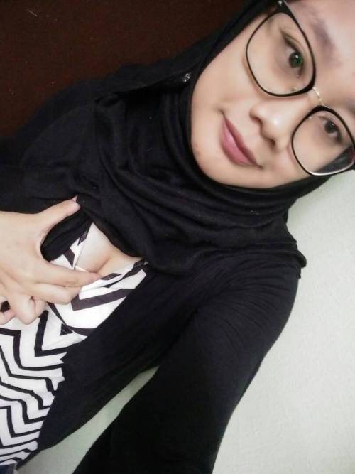 Hot Hijabers on Twitter: