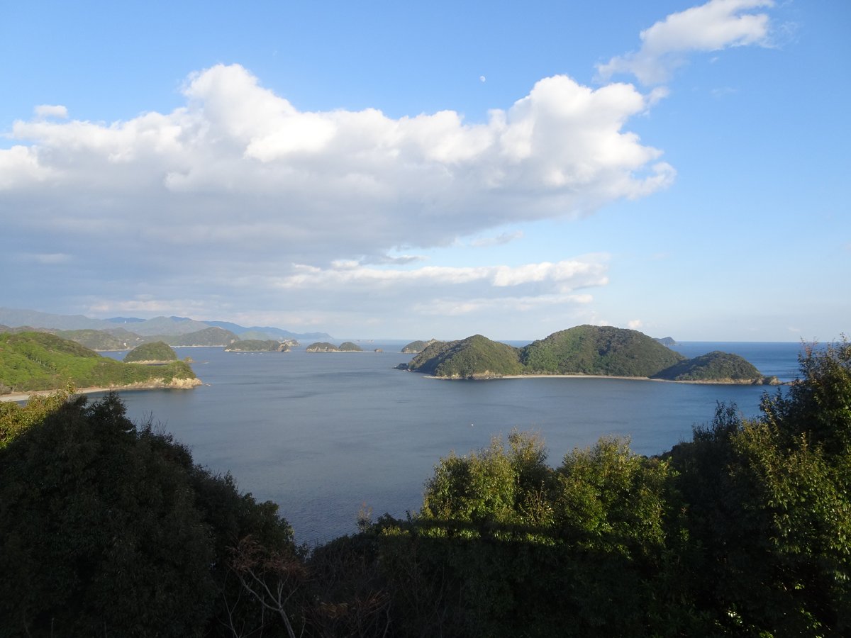 Ruby & Emmeline on Twitter: "1/2 15:23 高塚山展望台からの眺め 「紀伊の松島」と呼んでいるようだが那智勝浦の「紀の松島」と被るよね。なんかよい呼び名は無い ...