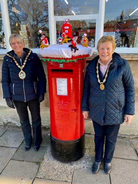 Stevenage Council on Twitter: "Have you seen the festive post box toppers? They were knitted by ...