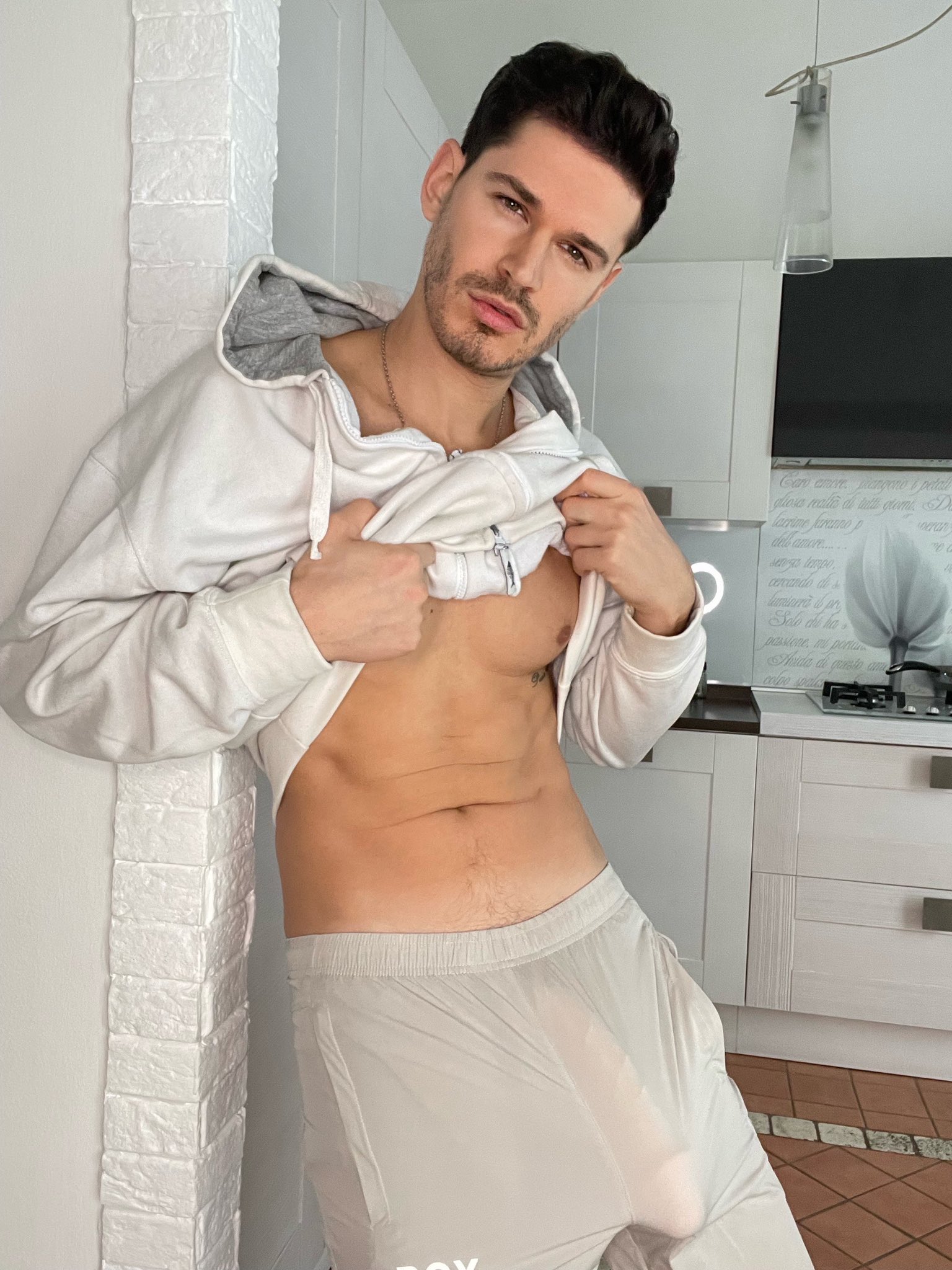 Marc on Twitter: "Would you bottm for me after a workout at the gym? https://t.co/91THlWzsmq ...