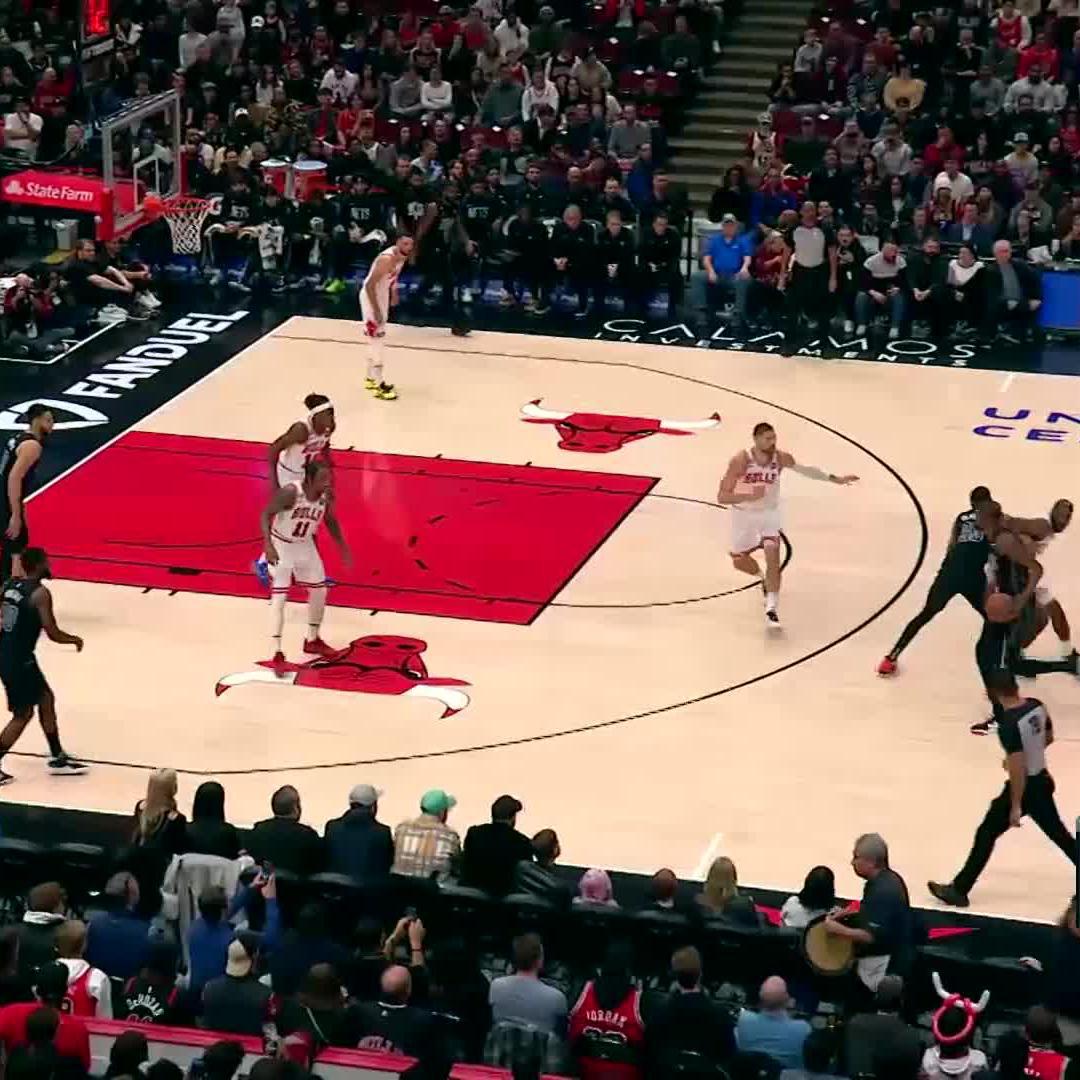 Back2Back on Twitter: "Zach LaVine a l’oeil 👀"