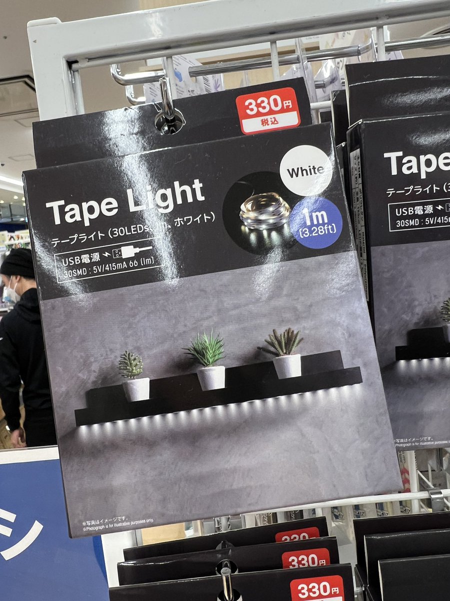 ダイソー『LEDテープライト』がSNSで話題に！インテリア、フィギュア、ミニチュアのライトアップにも | Jocee