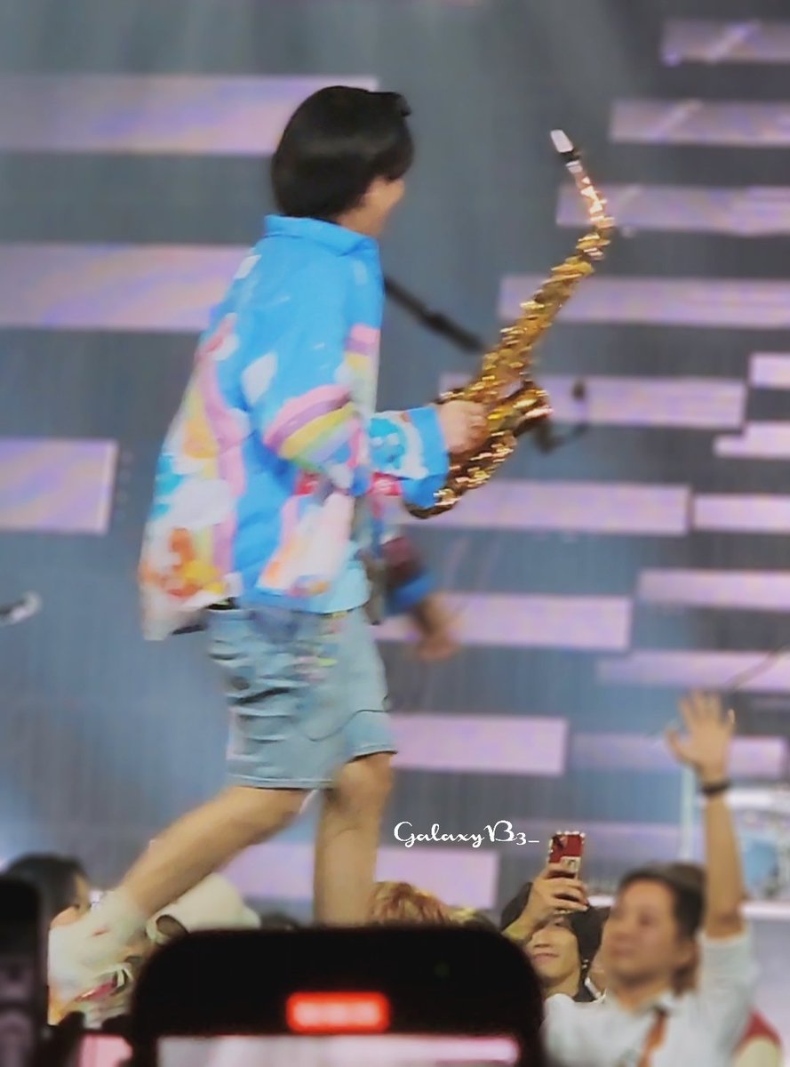 Jenn 🌻 on Twitter: "Tell me you are a proud boyfie without telling me you are a proud boyfie 🤓"