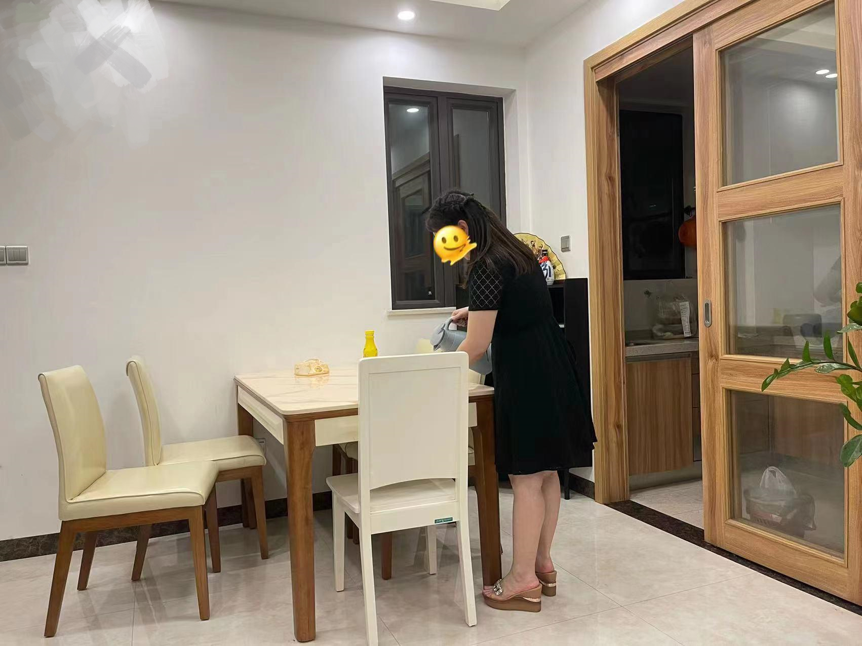 恋母的阿枫 On Twitter 我准备对我妈下手了，第一步准备上了。 相信我妈这些年一个人也是挺寂寞的，轮到儿子来安慰老妈了。 约炮 乱伦 性爱 做爱 约炮 吃瓜 母子