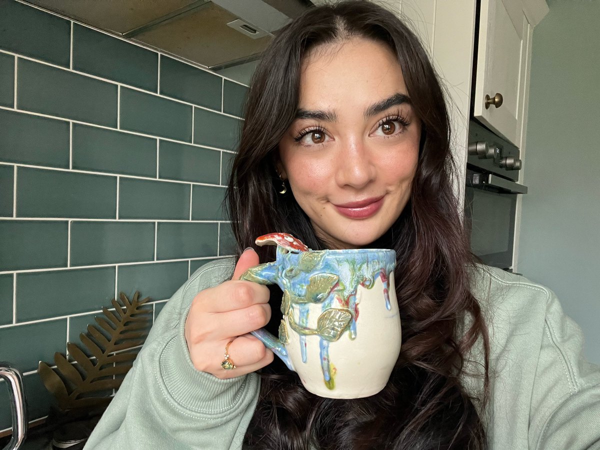 Alyska on Twitter: "Let’s drink coffee and play games ☕️🌿 Live now 🍄"