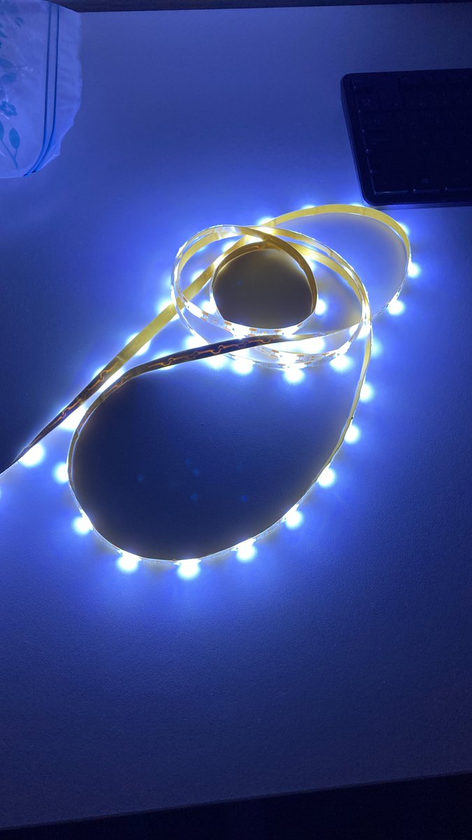 ダイソー『LEDテープライト』がSNSで話題に！インテリア、フィギュア、ミニチュアのライトアップにも | Jocee