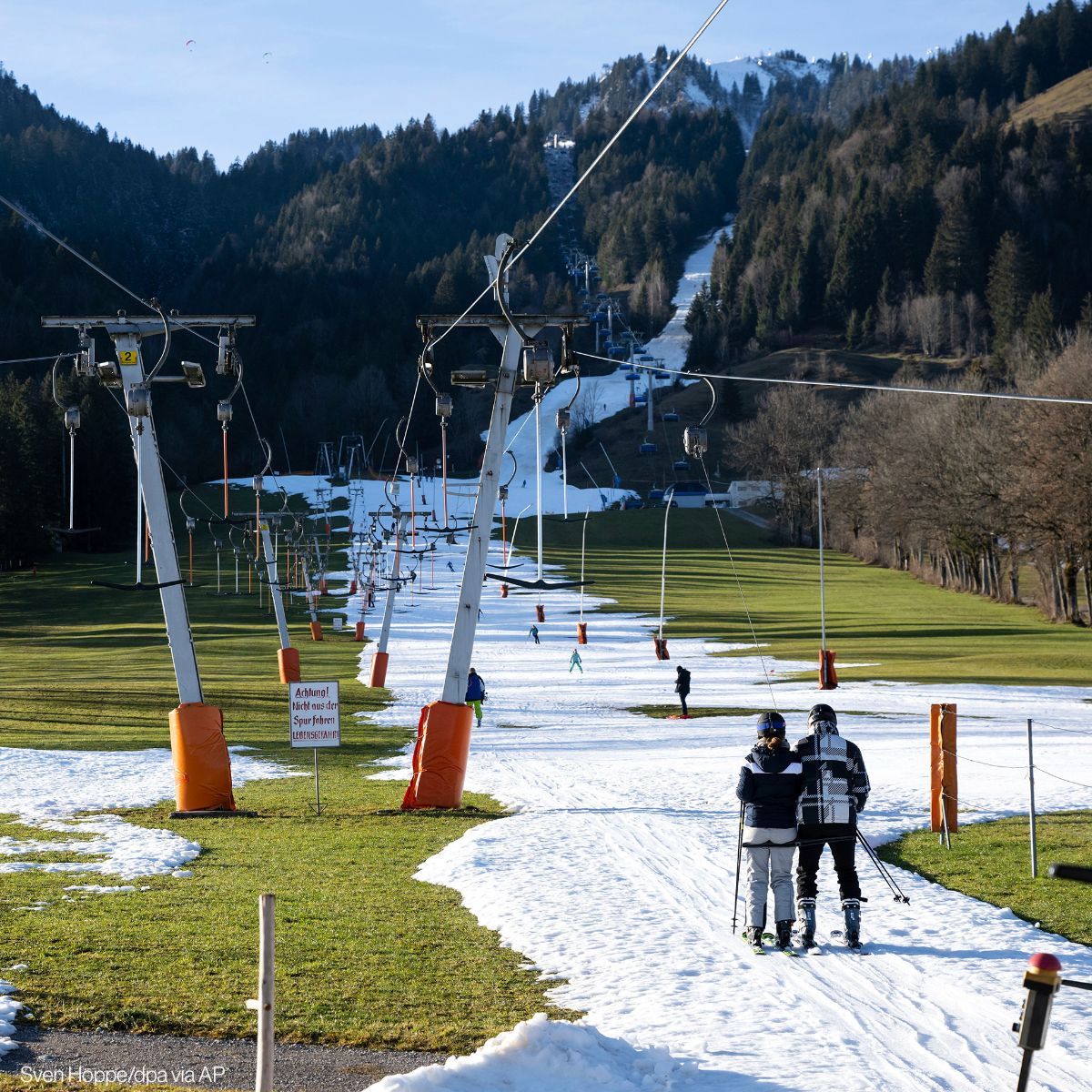 📸 SNOW WAY: Sparse snowfall and unseasonably warm weather in much of ...