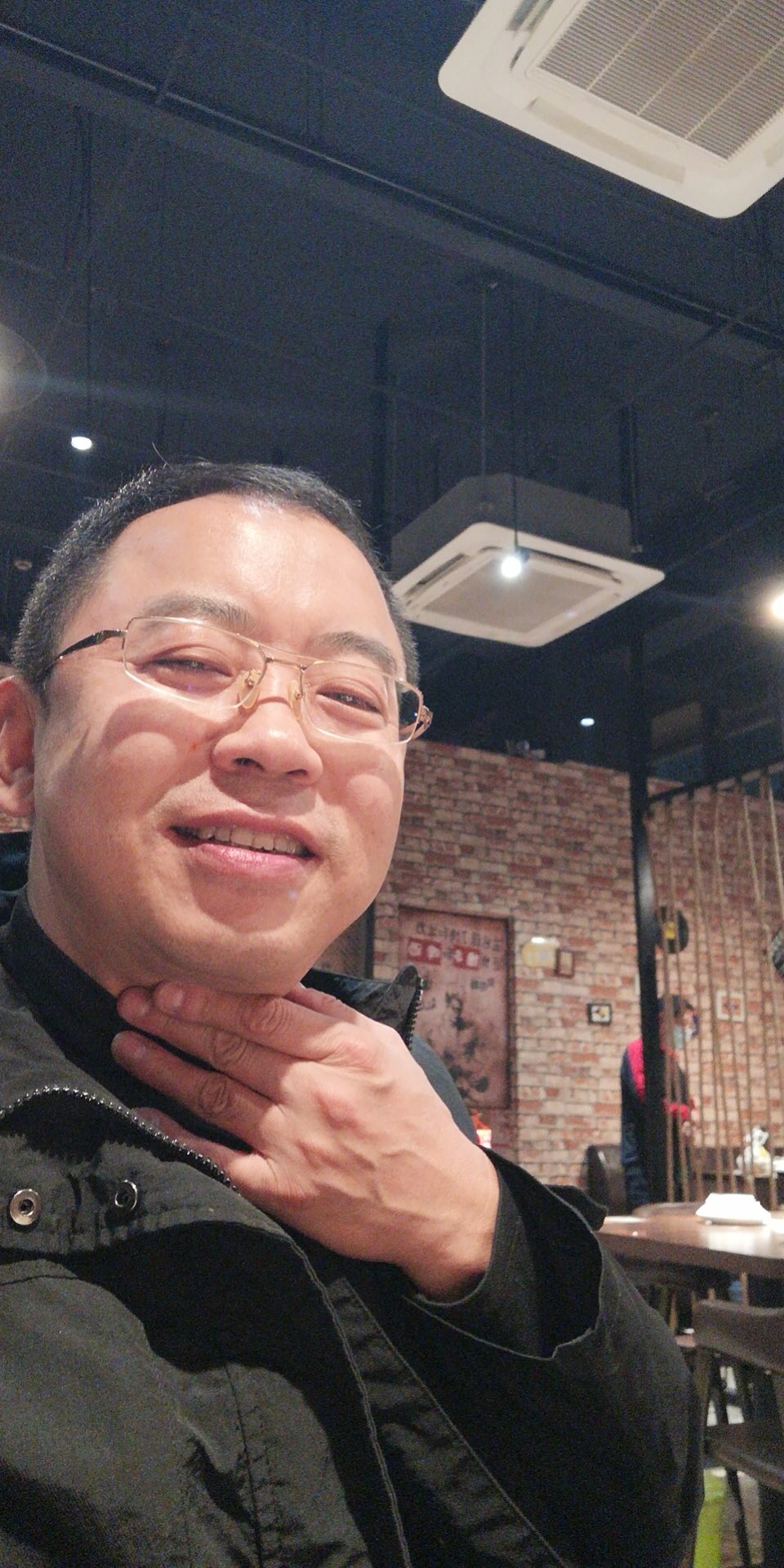 Kona On Twitter 只是轉發了一張別的大佬前幾天發過的照片,一天沒上來推,就一大堆舔的人私信向我噴來三字經。。。怕了,刪了。。。求放過,別私了好嗎?說實話。。。我真的不認識那個