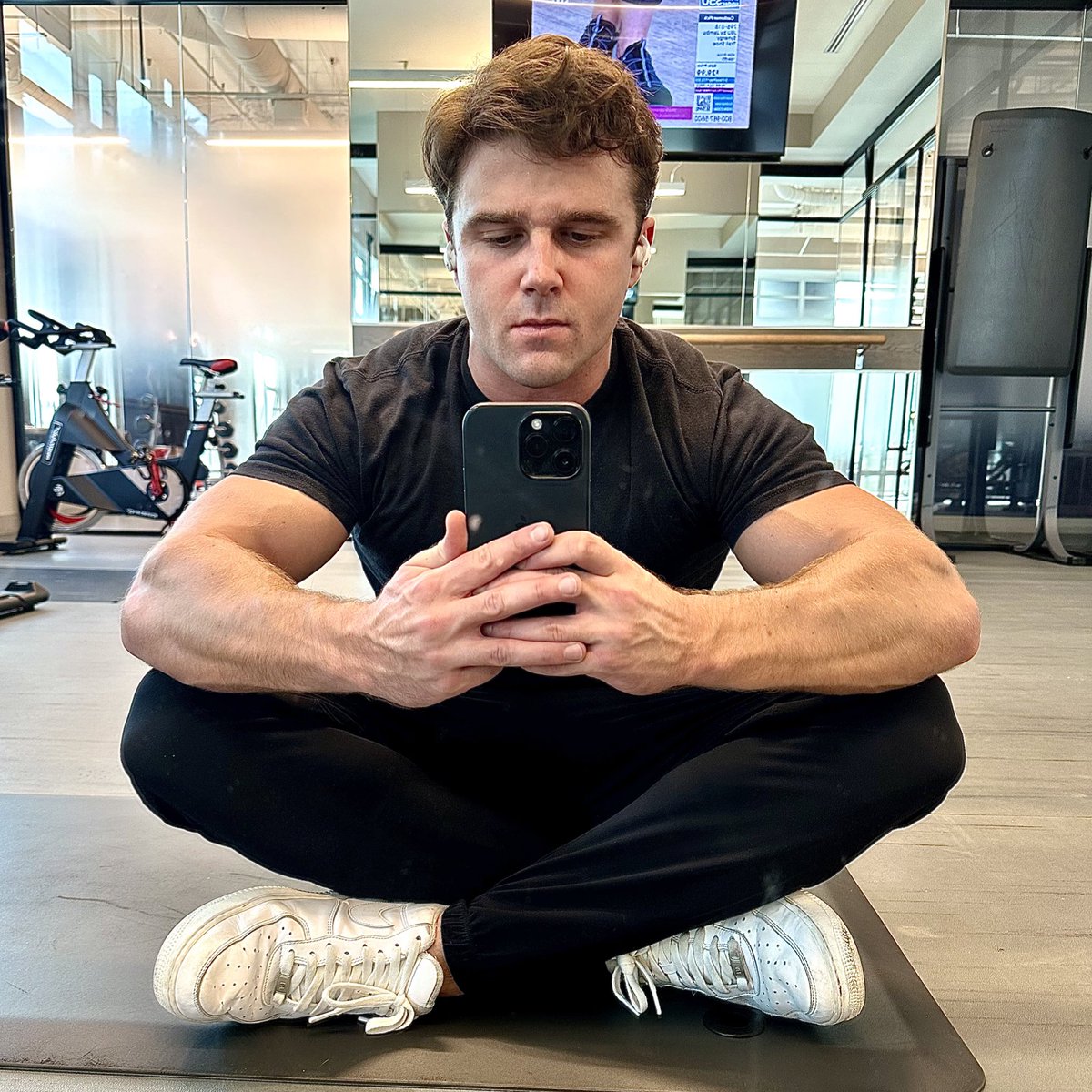 Rainer Shea ☭ on Twitter: "Muscles are useless in fighting the system when the guy working out ...