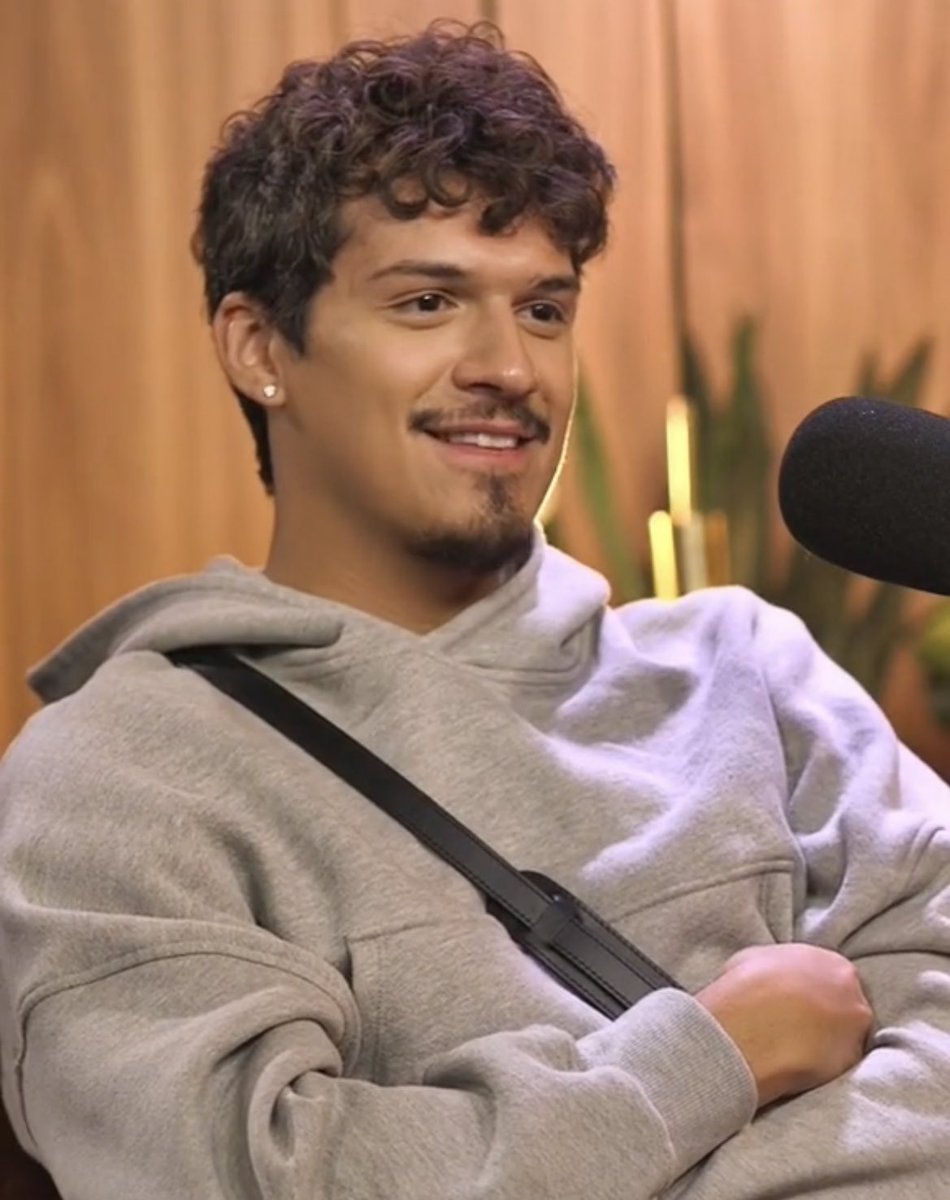 Pop Crave on Twitter: "Omar Apollo for his 'Q with Tom Power' interview. 🔗: https://youtu.be ...