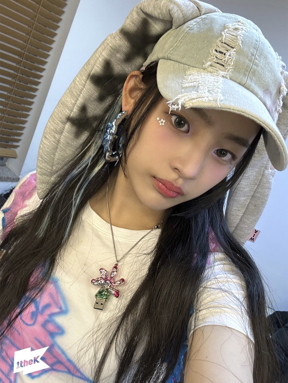 newjeans pics #OMG on Twitter: "1theK twitter update with minji, hanni, & danielle https://t.co ...