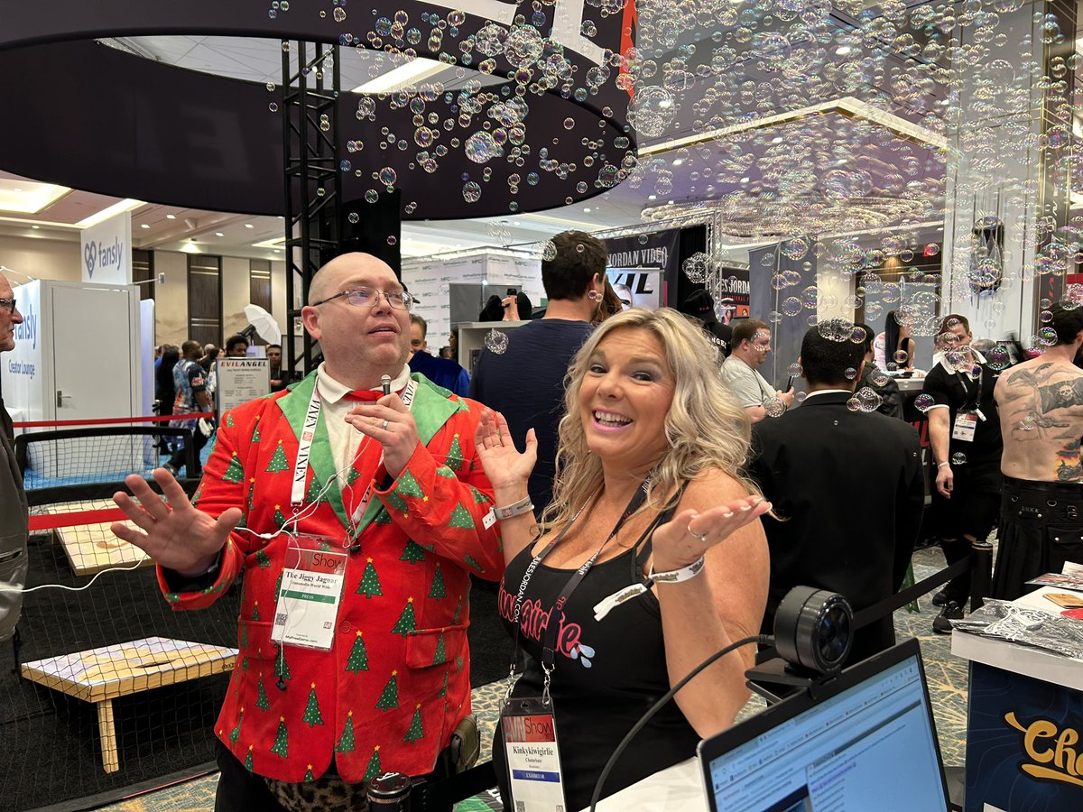 Mom Next Door on Twitter: "RT @Kiwigirlie1: Interview time! Camming with Chaturbate at the AVNs😈🔥💦"