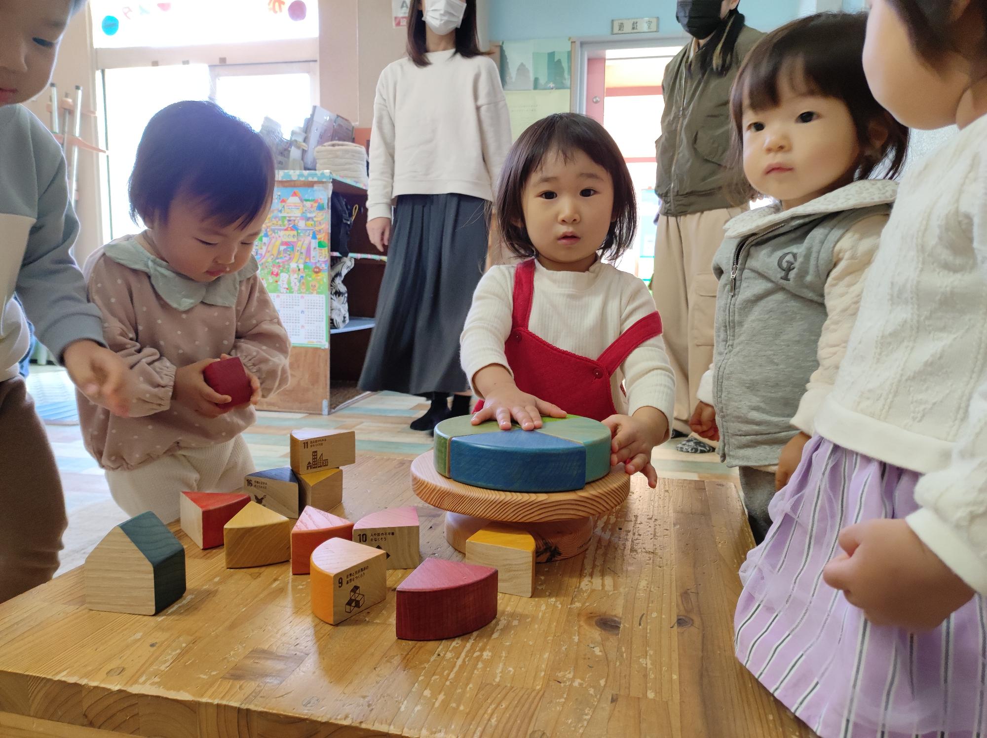 恵那市役所 on Twitter: "／ SDGsの積み木で遊んでね \ 子どもへのSDGs普及啓発の一環として、ウェディングケーキモデルを模した積み木を制作しました！ 積み木の材料には端材や ...