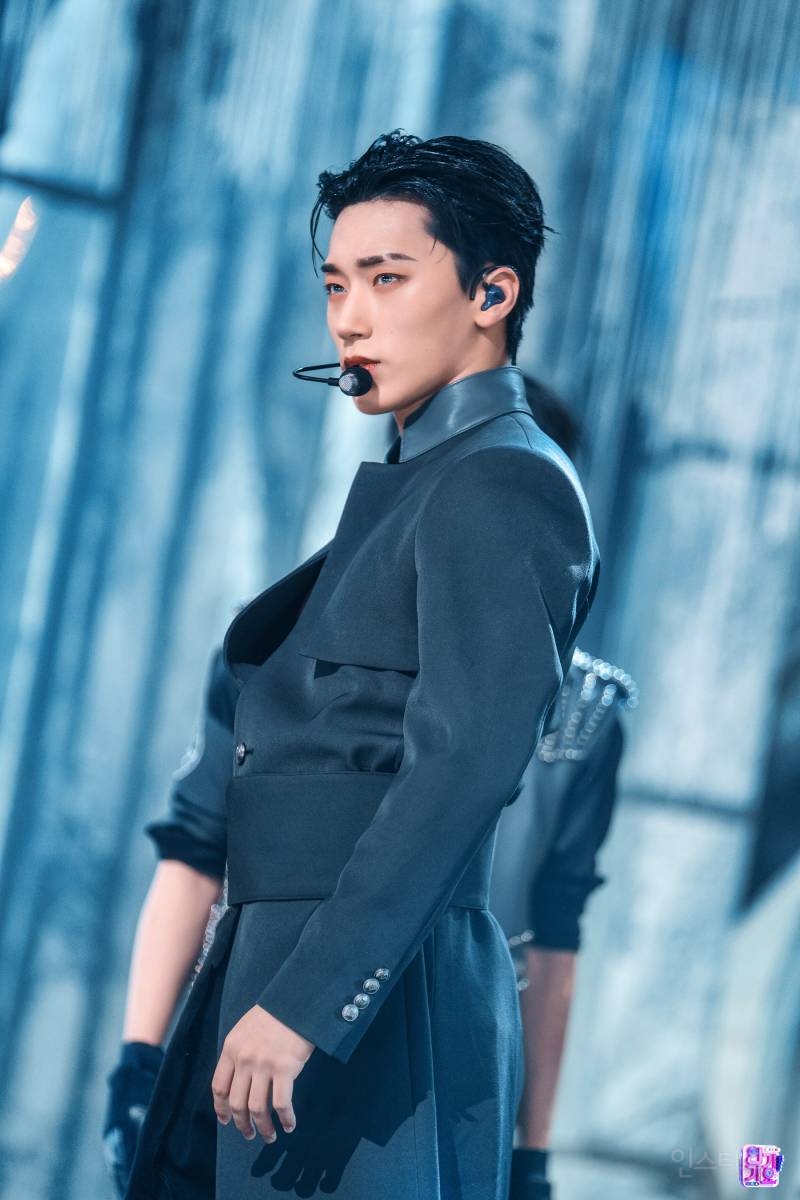 인스티즈(instiz) on Twitter: "영화 해원맥처럼 스타일링한 남돌 (링크에 더있어요👉) https://instiz.net/pt/7309441"