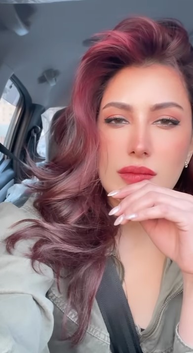 Mehwish Hayat Source on Twitter: "RT @24NewsHD: Mehwish Hayat dyes her hair, flaunts them in ...