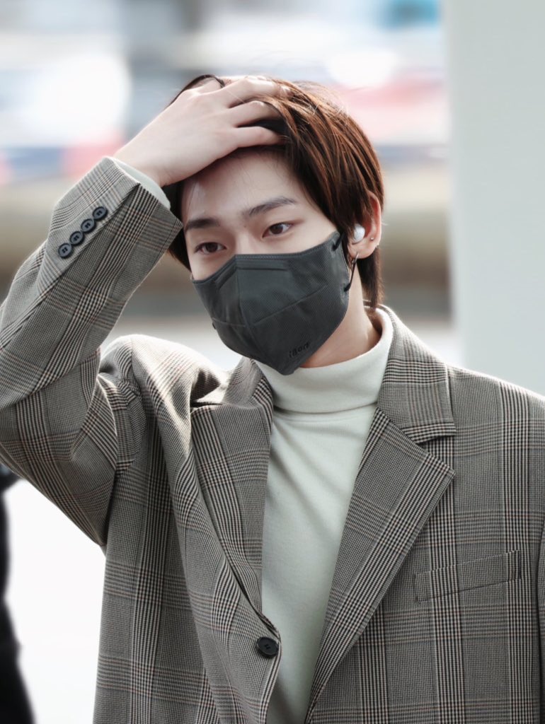 케시 On Twitter Sunoo Is Both Hot And Gorgeous For This
