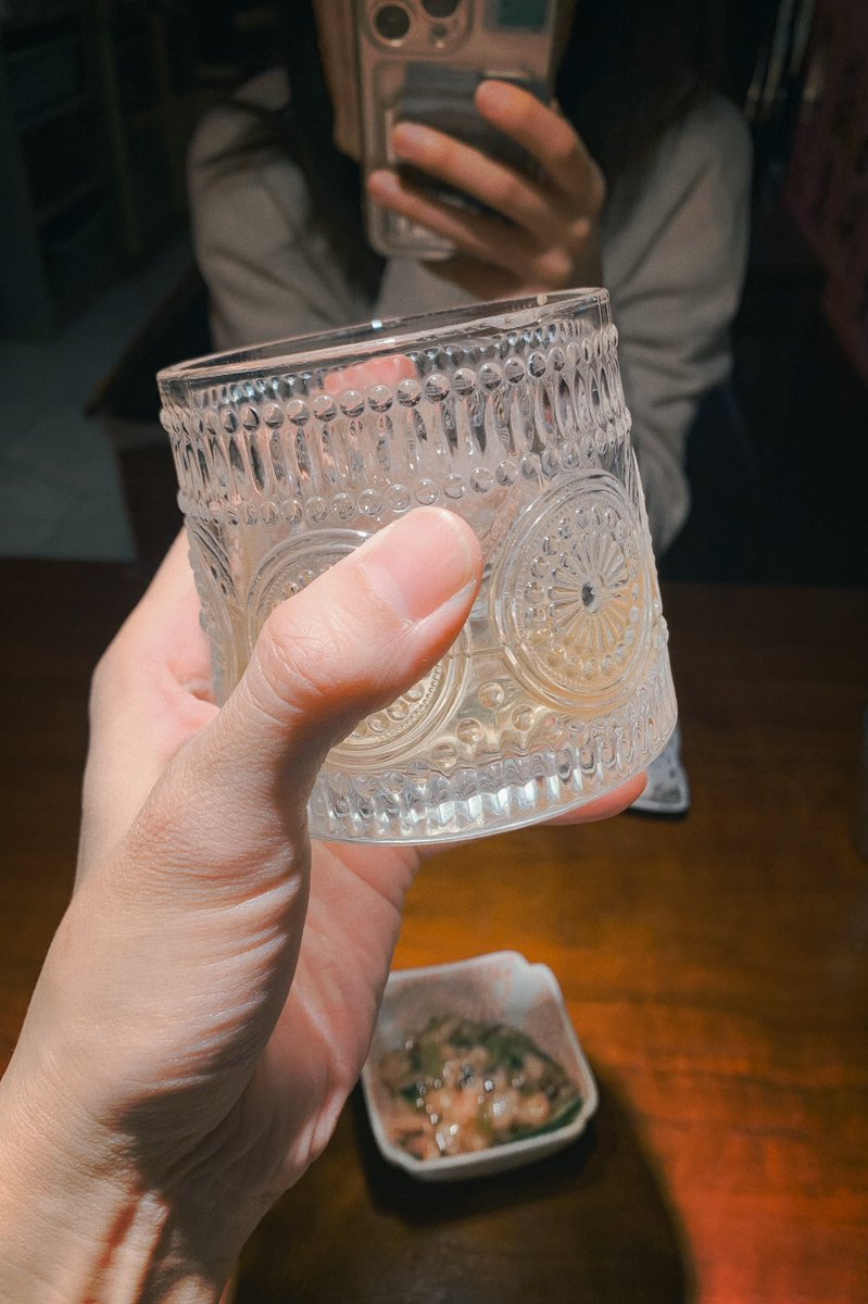 把玩🍑 On Twitter 十几年前的腊月二十九,单位大部分同事都已经提前请假回老家过年,办公室里只剩下刚刚入职3个月的我和狗前辈