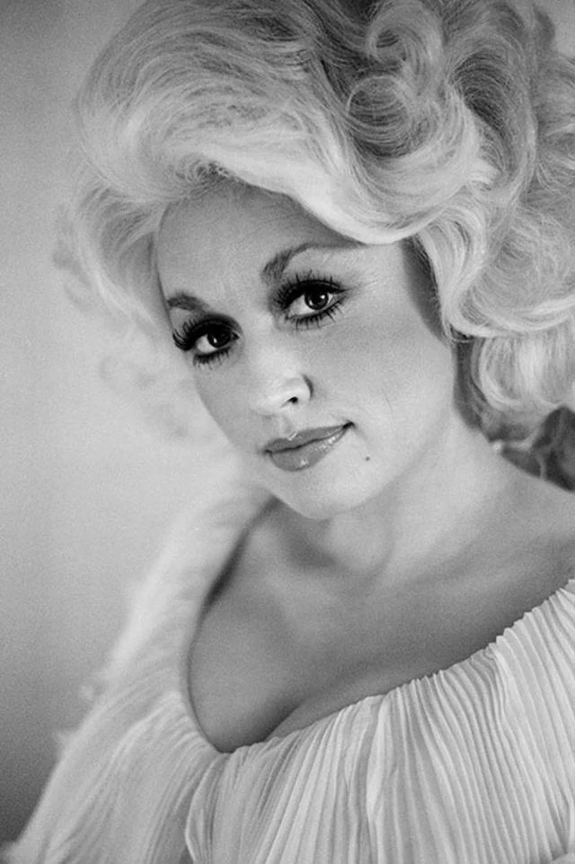Dolly Parton in 1978. Old School Celebs @historyhubpics