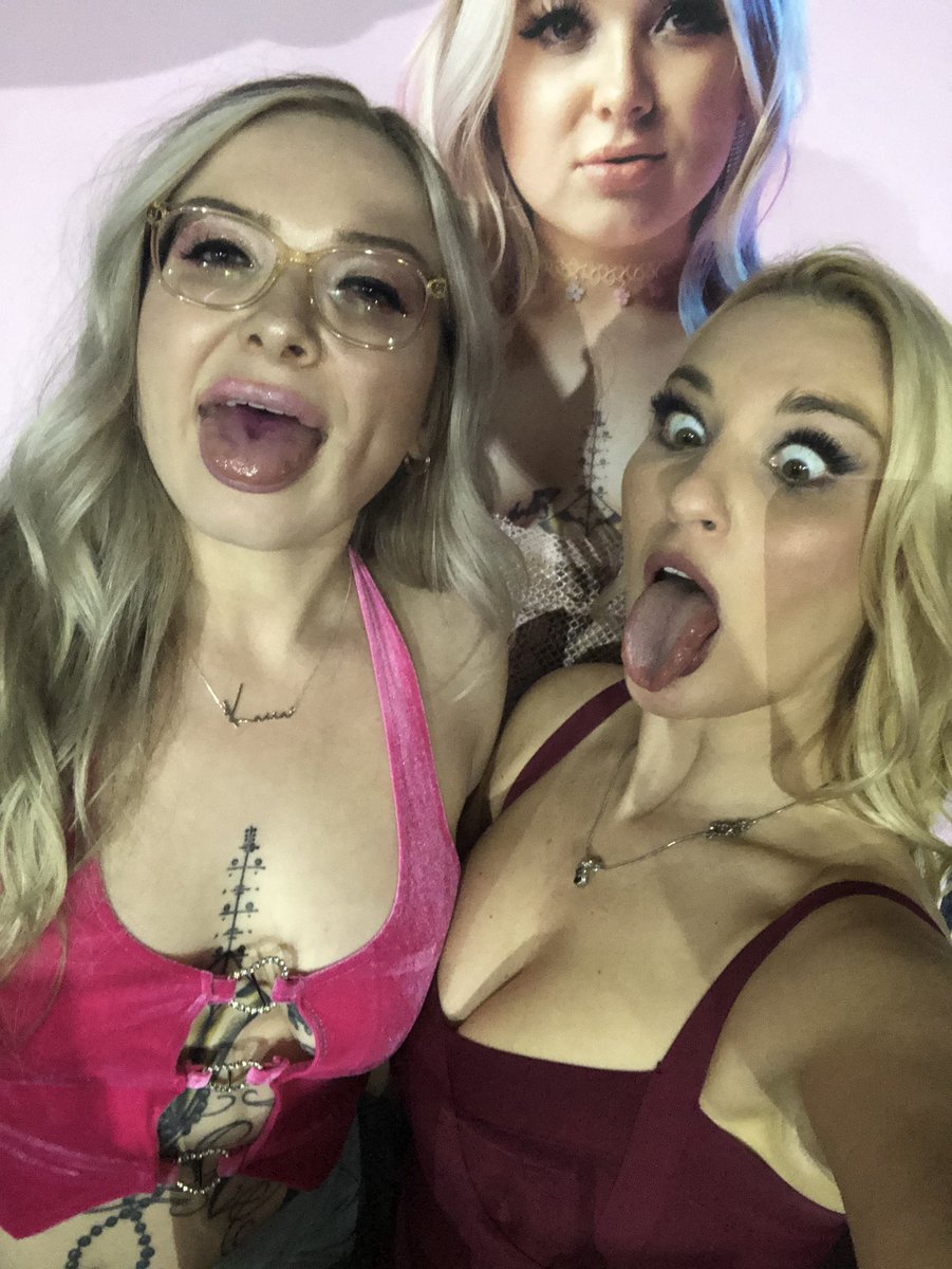 Julia Robbie On Twitter Blondes Have More Fun 😝 Kaiiaeve