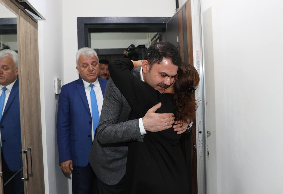 Murat KURUM on Twitter: "Hatice ablamızla ilk karşılaştığımız anı unutamıyorum. Enkaz altında ...