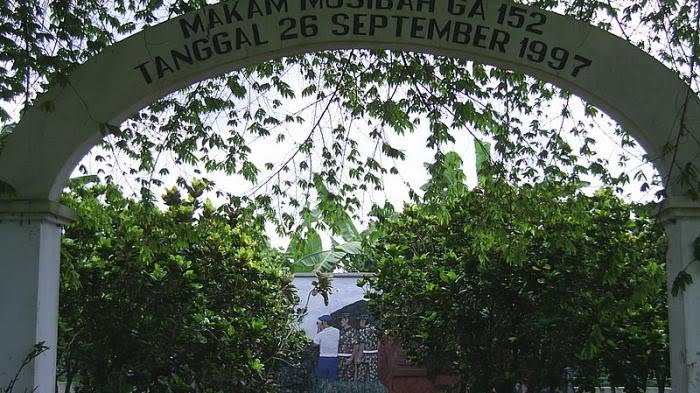 TRAGEDI GARUDA GA 152 Deli Serdang, 26 September 1997 Akibat ...