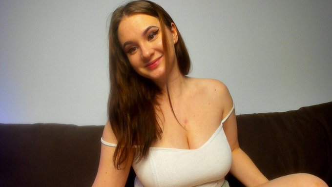 onlybustygirls on Twitter: "So HOT! https://usawebcamgirls.chaturbate.com/ntmu_ann/"